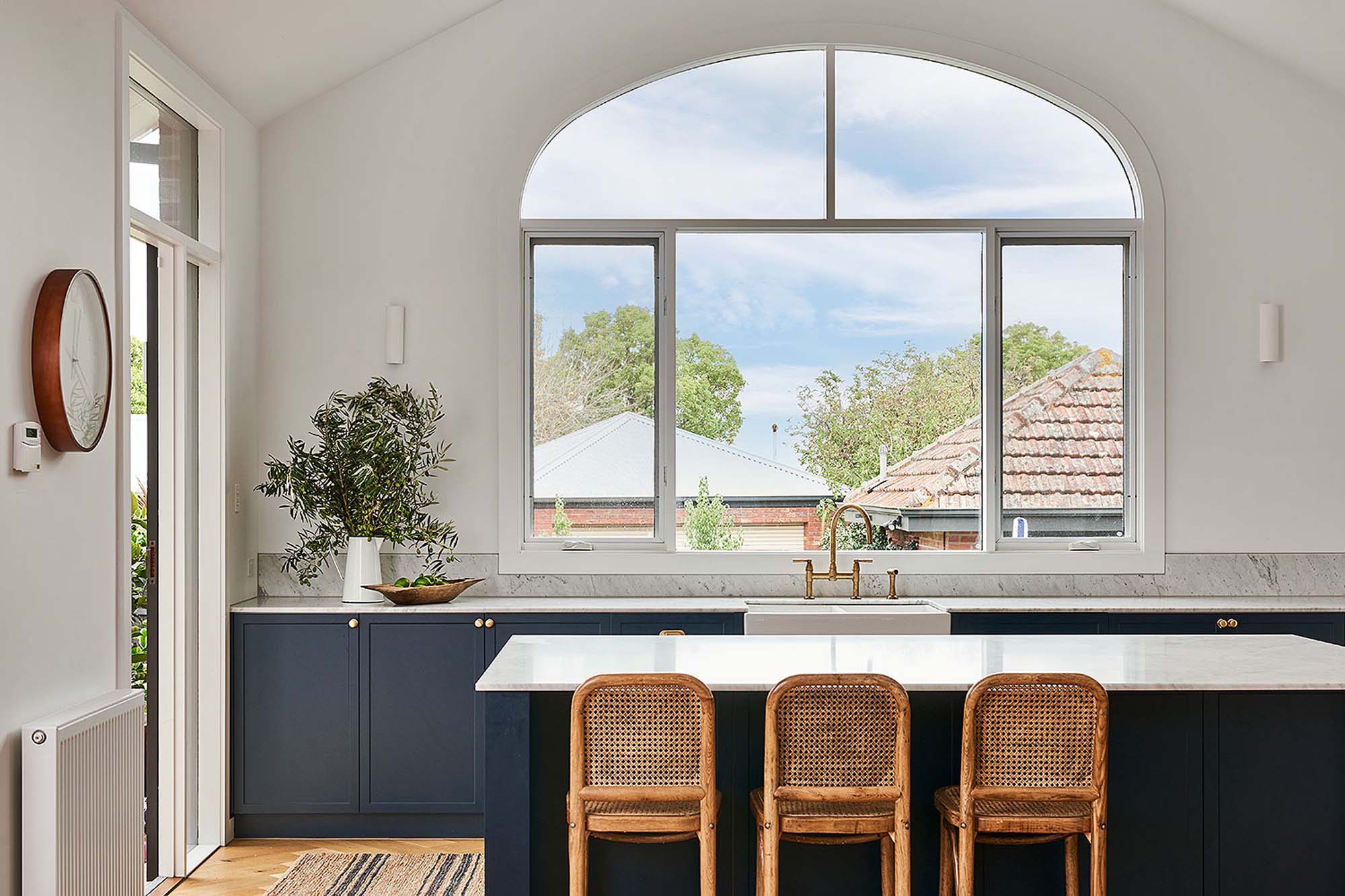 PL2411 MANIFOLD HEIGHTS - Photoloco